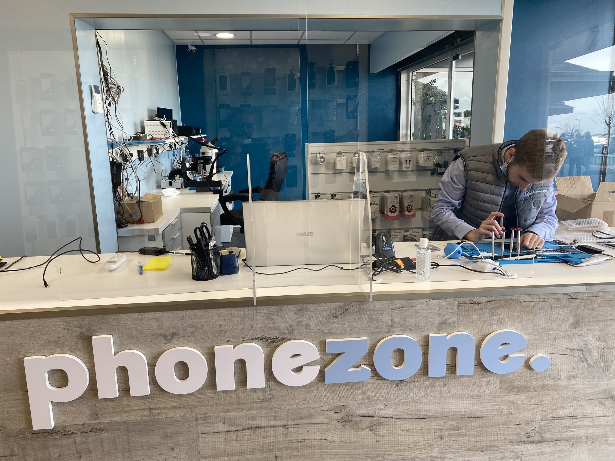 Phone Zone – Centre de réparation téléphone & matériel informatique